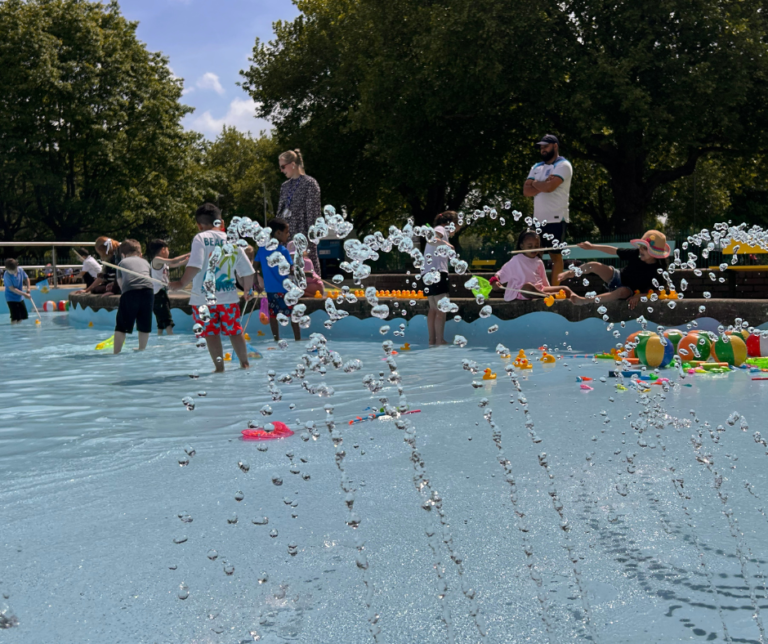 Back with a Splash! Official reopening of Victoria Embankment Paddling ...